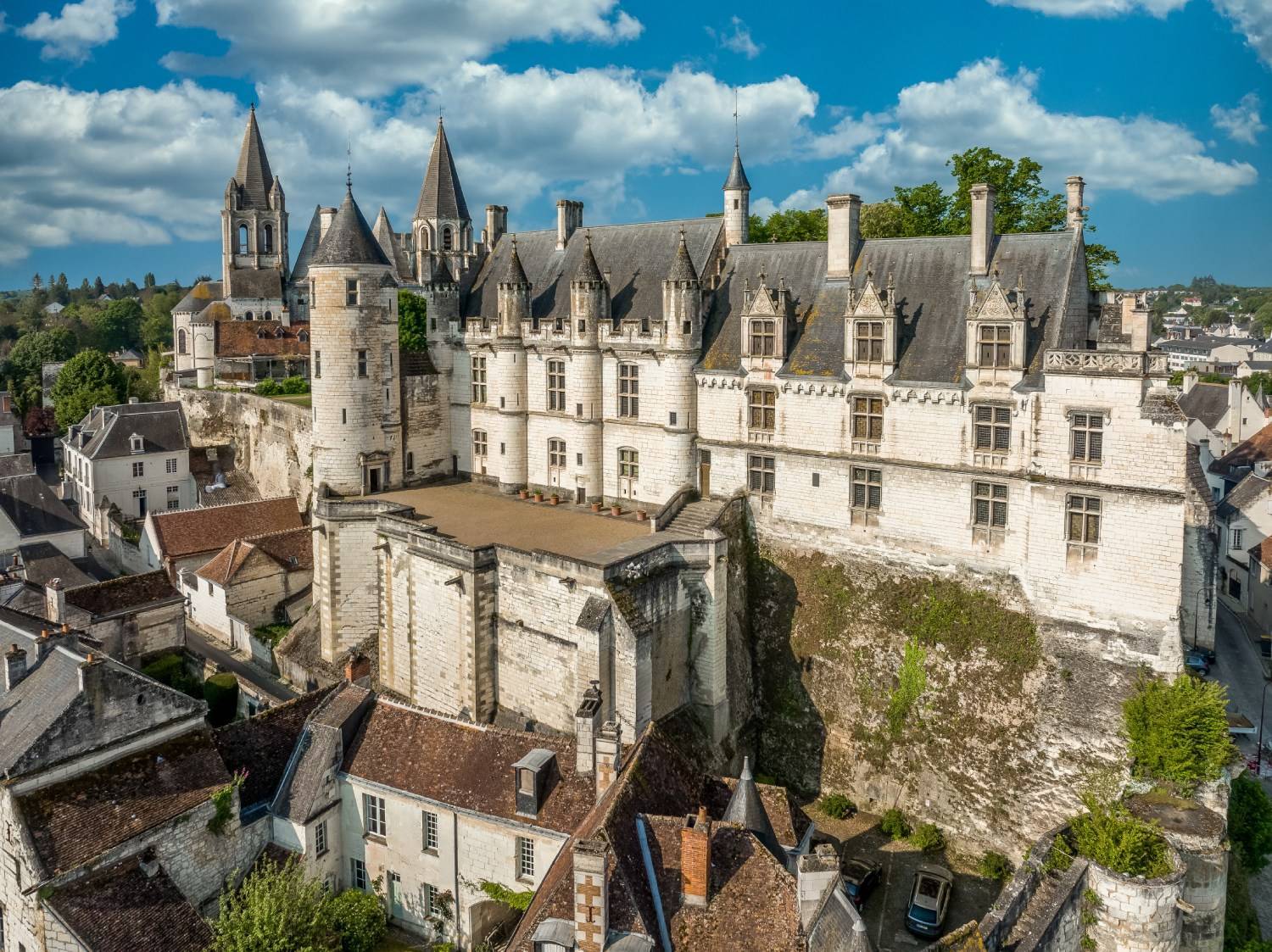 Visit Loches in a day in Touraine | BW Cité Royale